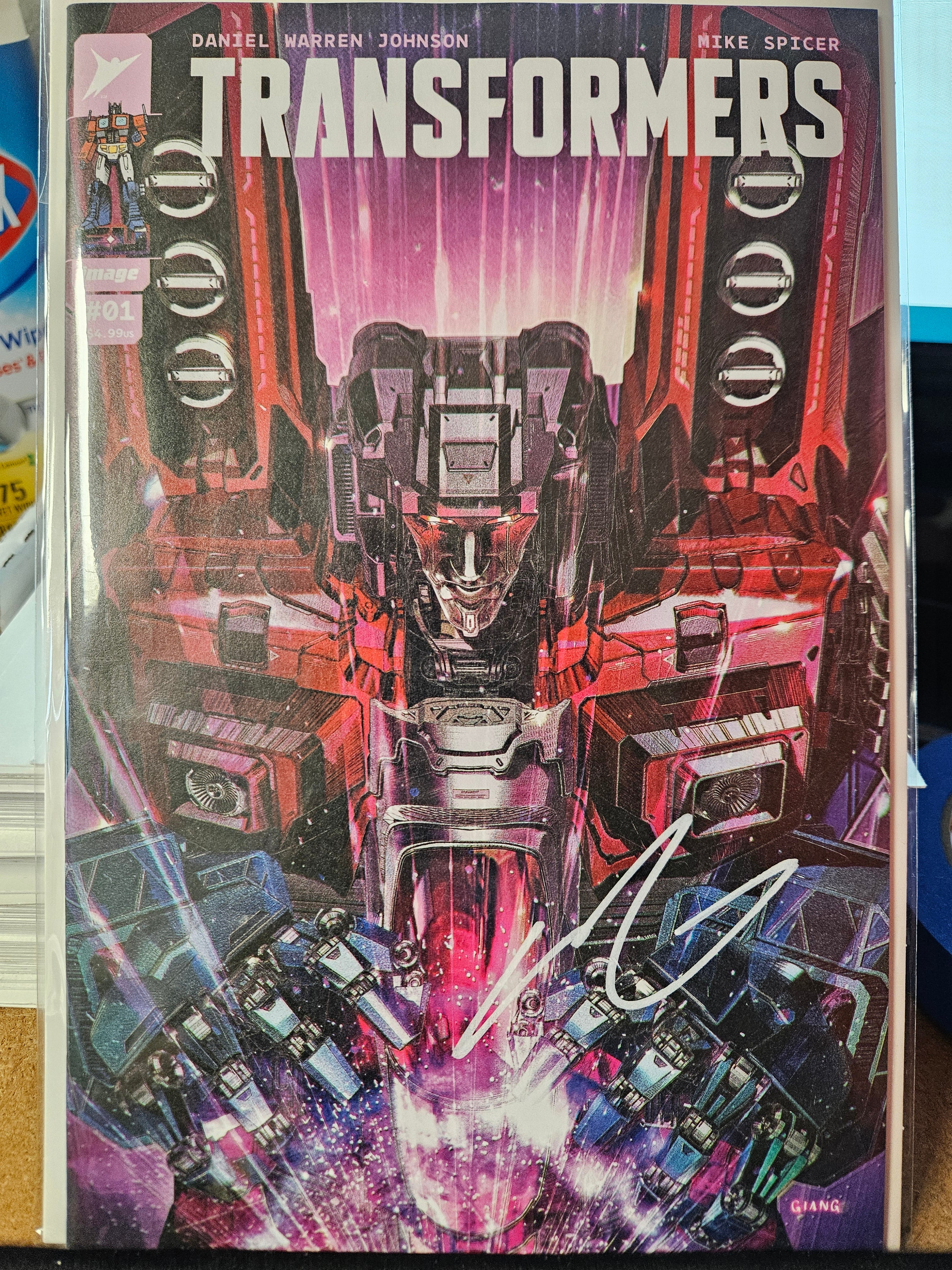 TRANSFORMERS #1 JOHN GIANG EXCLUSIVE TRADE DRESS SIGNED BY JOHN GIANG